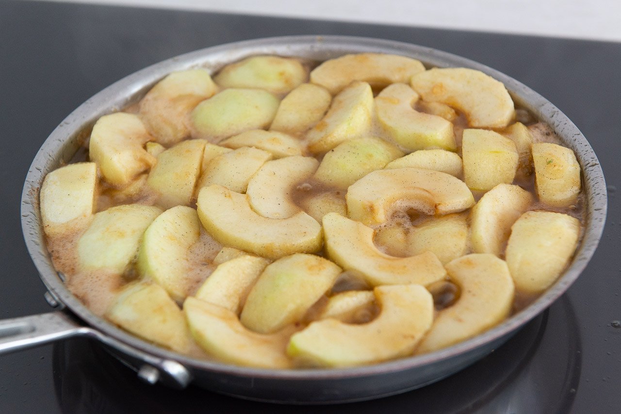 Apple Tarte Tatin Recipe (Upside Down Apple Tart) - Fifteen Spatulas