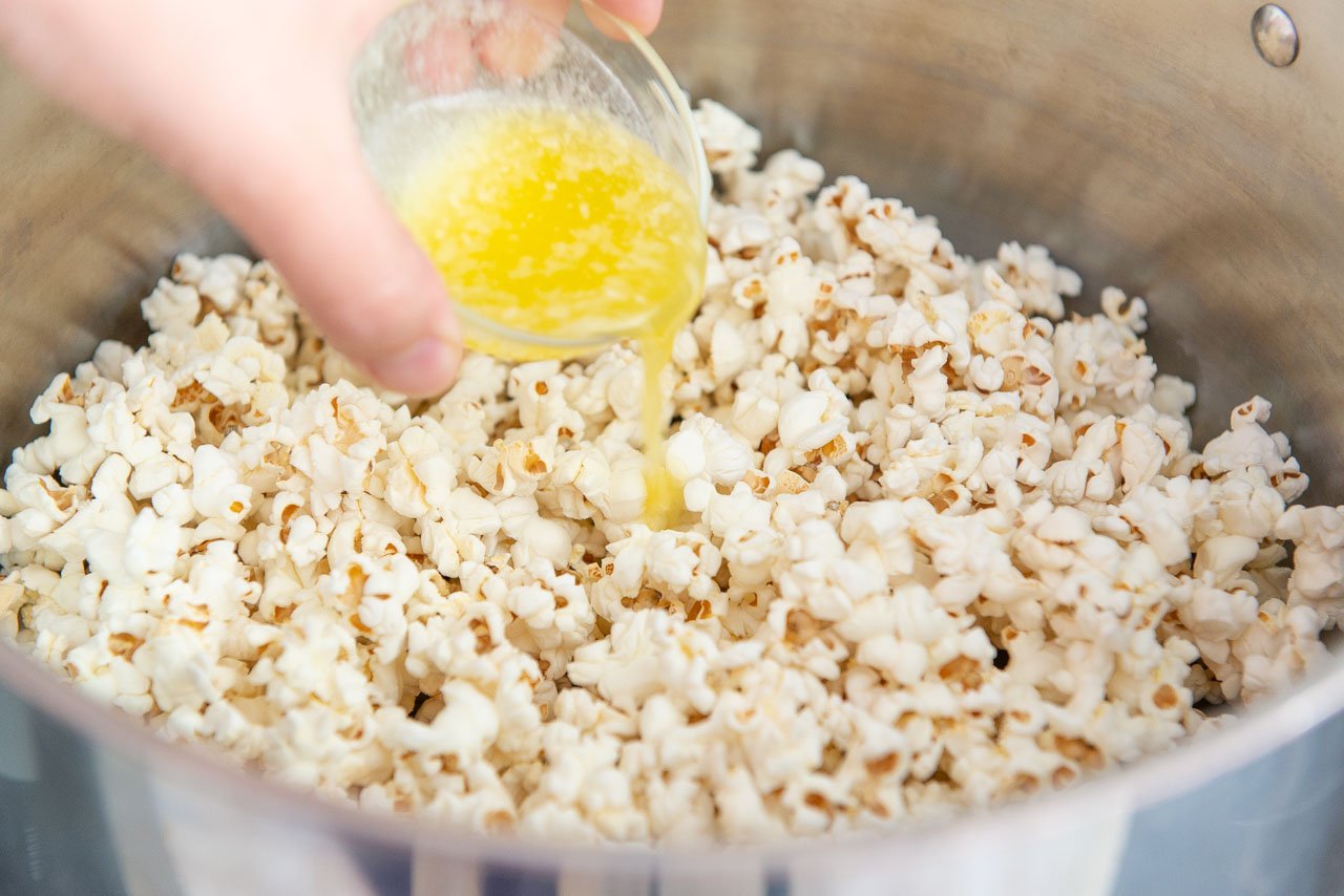 How to Make Popcorn on the Stovetop - Fifteen Spatulas