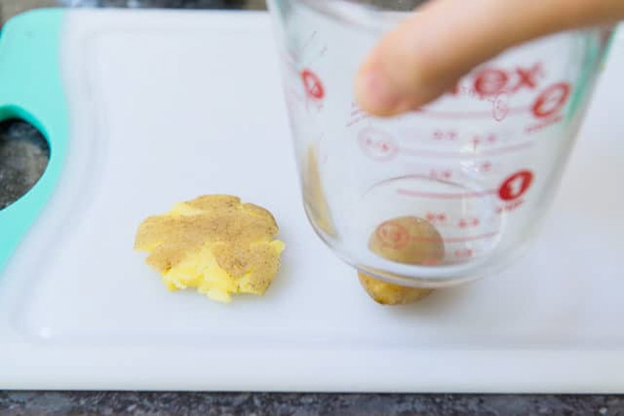Crispy Smashed Creamer Potatoes (Golden, Buttery, and Easy) - Fifteen ...