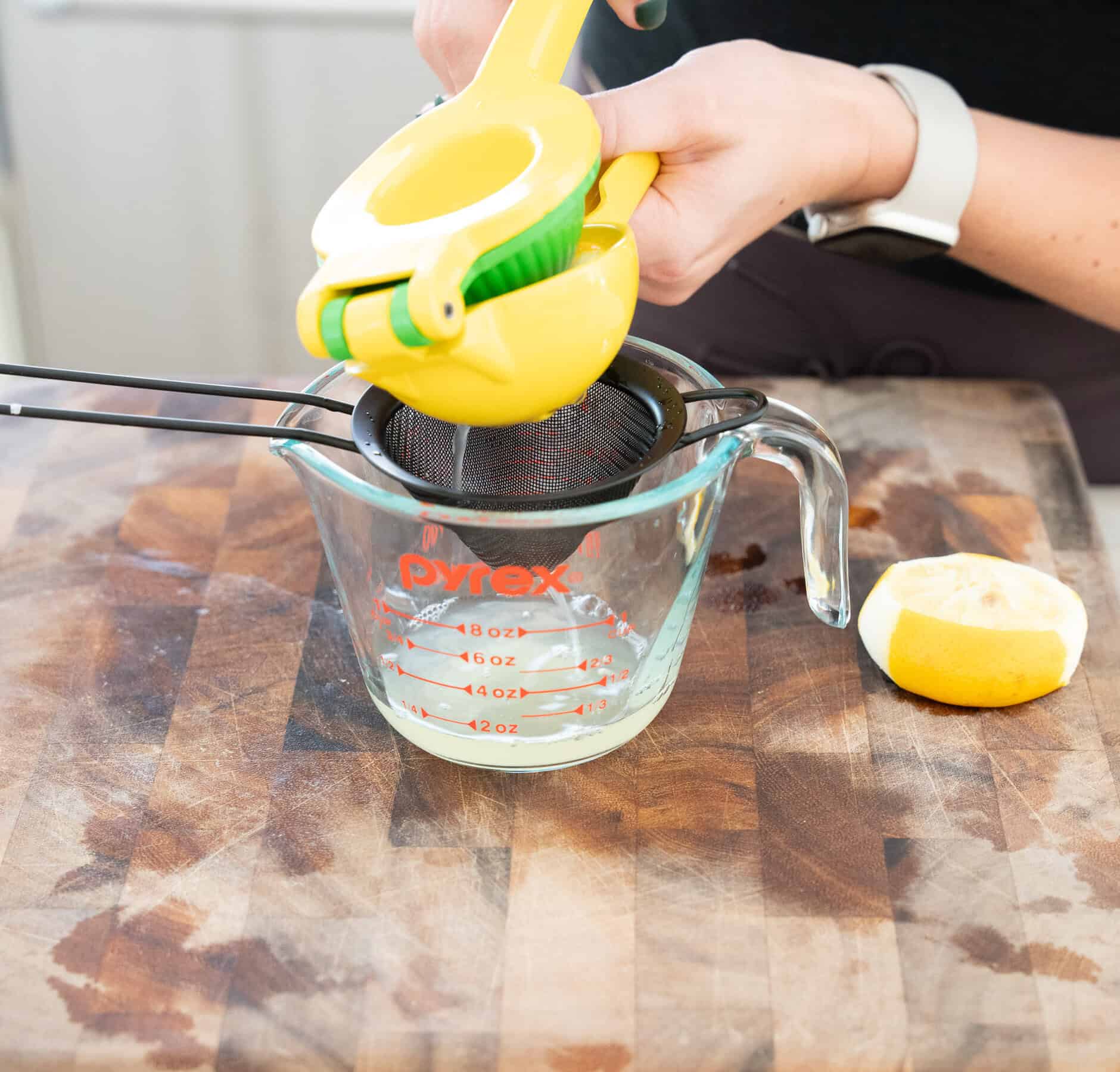 Whiskey Sour (EASY how to cocktail) - Fifteen Spatulas