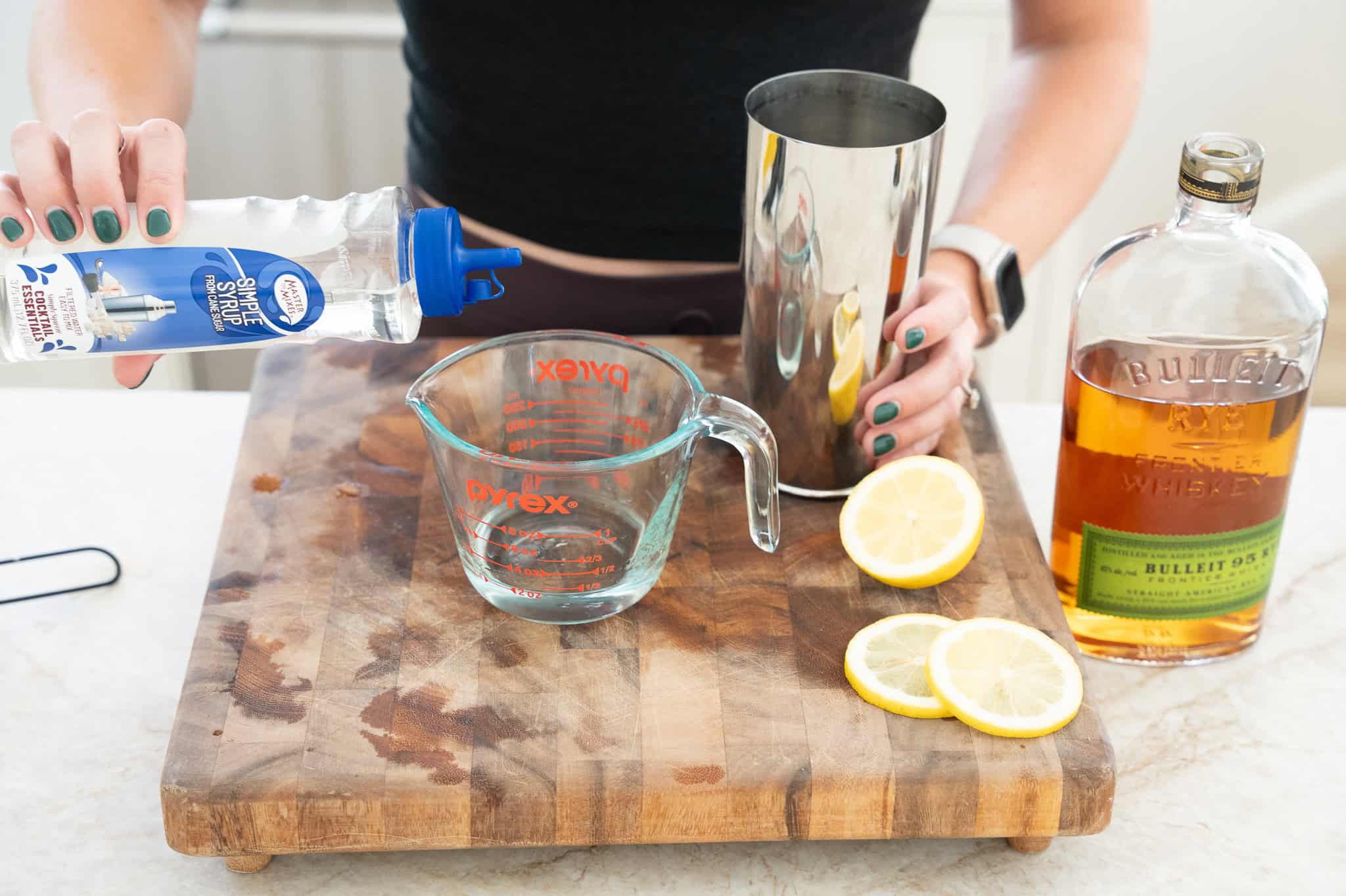 Whiskey Sour (EASY how to cocktail) - Fifteen Spatulas