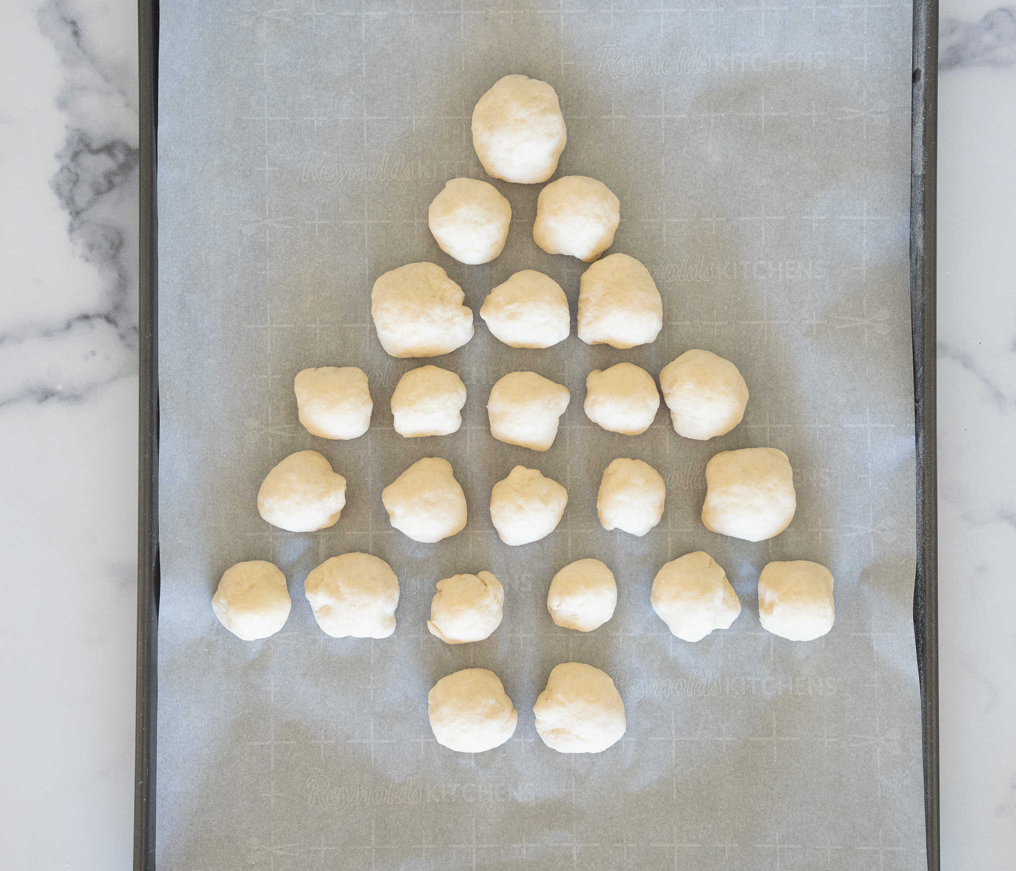 Christmas Tree Pull Apart Bread (Easy How-to) - Fifteen Spatulas